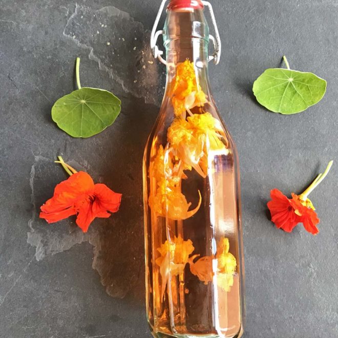 Rosenblütensirup selbst gemacht: Rezept für Limonade